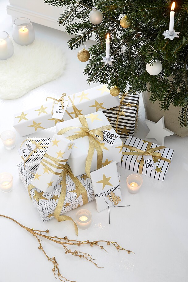 Gift Wrapping with Golden Star Stamps - tesa