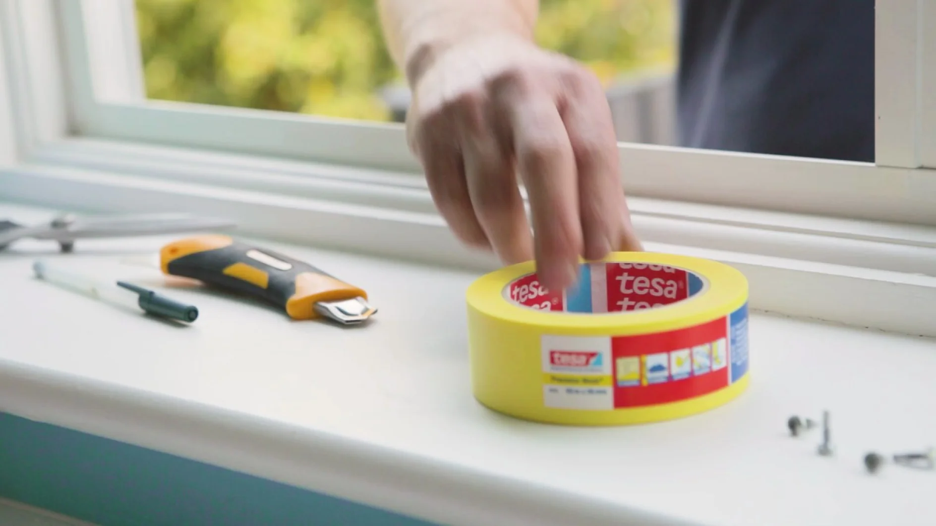 Spray Painting uPVC Window Frames - tesa