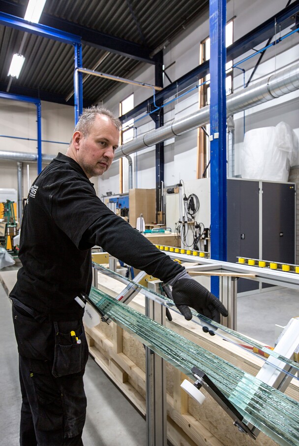 ACXplus – Glass panel mounting without the fuss - tesa