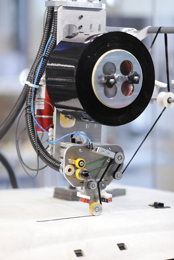 Automated headliner assembly - tesa