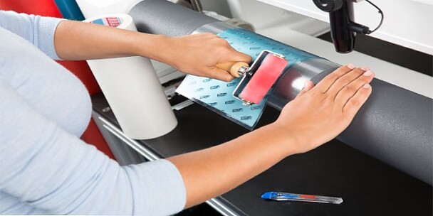 Adhesive challenges: Top 5 issues with plate mounting - tesa