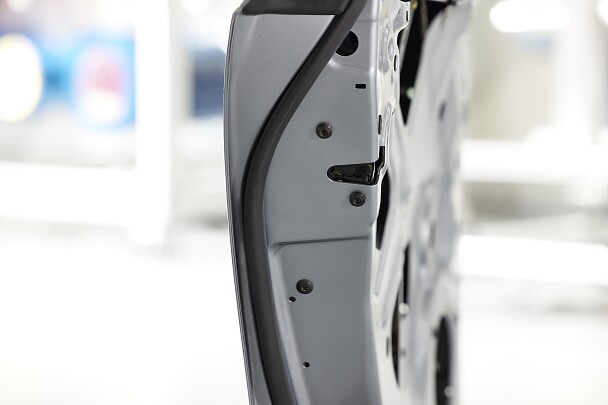 Secure mounting of dynamic seals - tesa