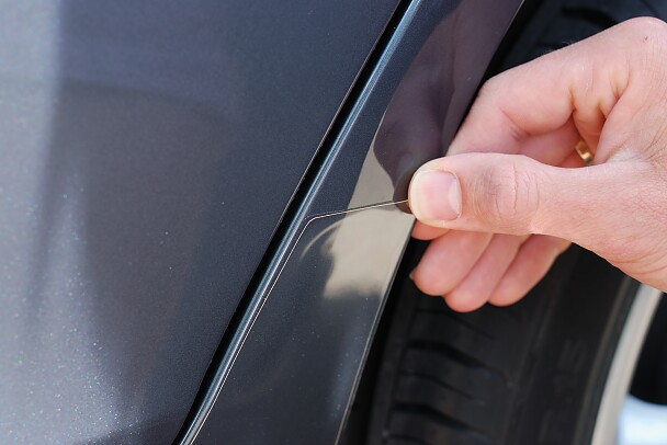 Quality automotive body panel adhesives for industry| tesa®