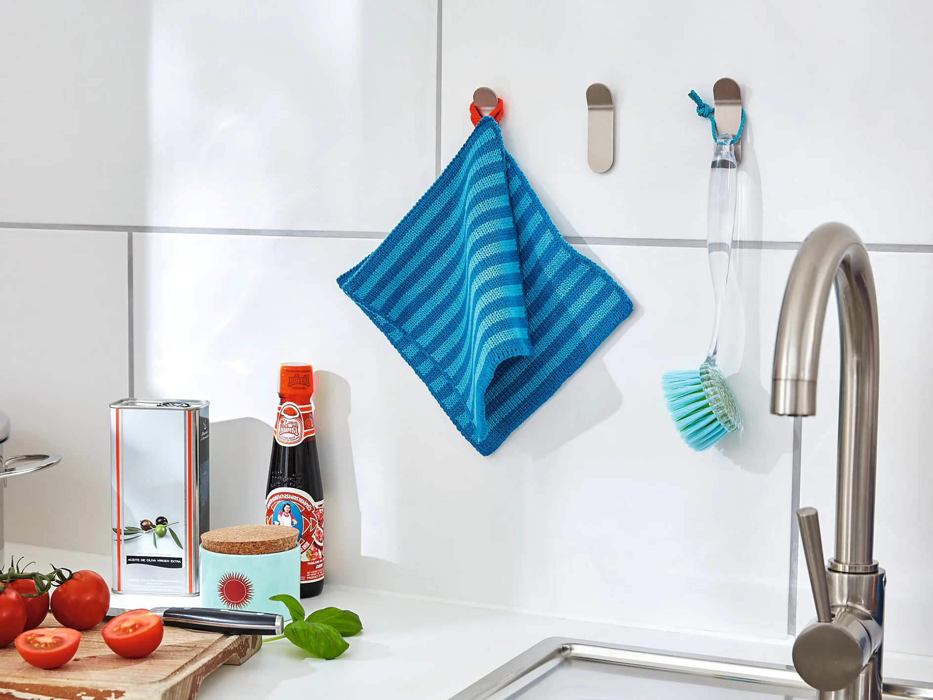 tesa® Powerstrips Self-Adhesive Hooks S, Metal - tesa