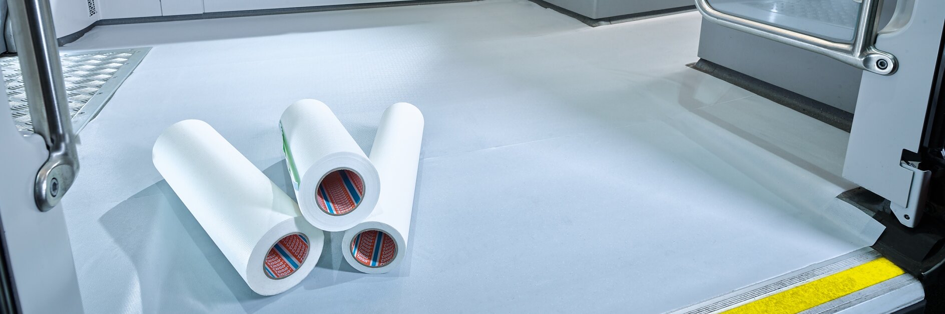 Le tesa® 4416 film de protection antidérapant pour sols réduit les ...