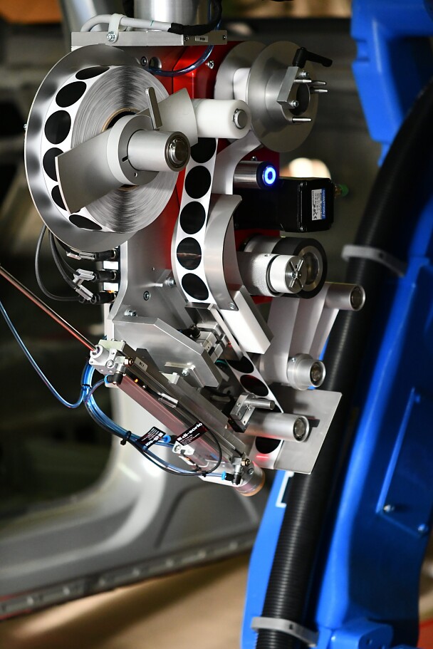 ใช้สารยึดติดแทนการอุดด้วยปลั๊ก - tesa